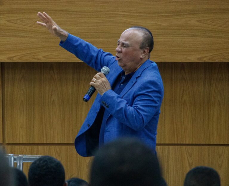 Rev. Mario de Oliveira realiza Mega Culto on-line de Consagração do ...